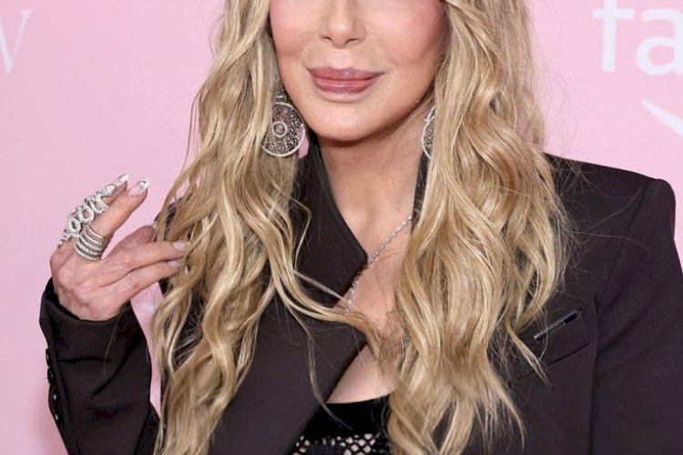 Cher Biography (2025): Age, Net Worth, Career, Family & Life Story ...